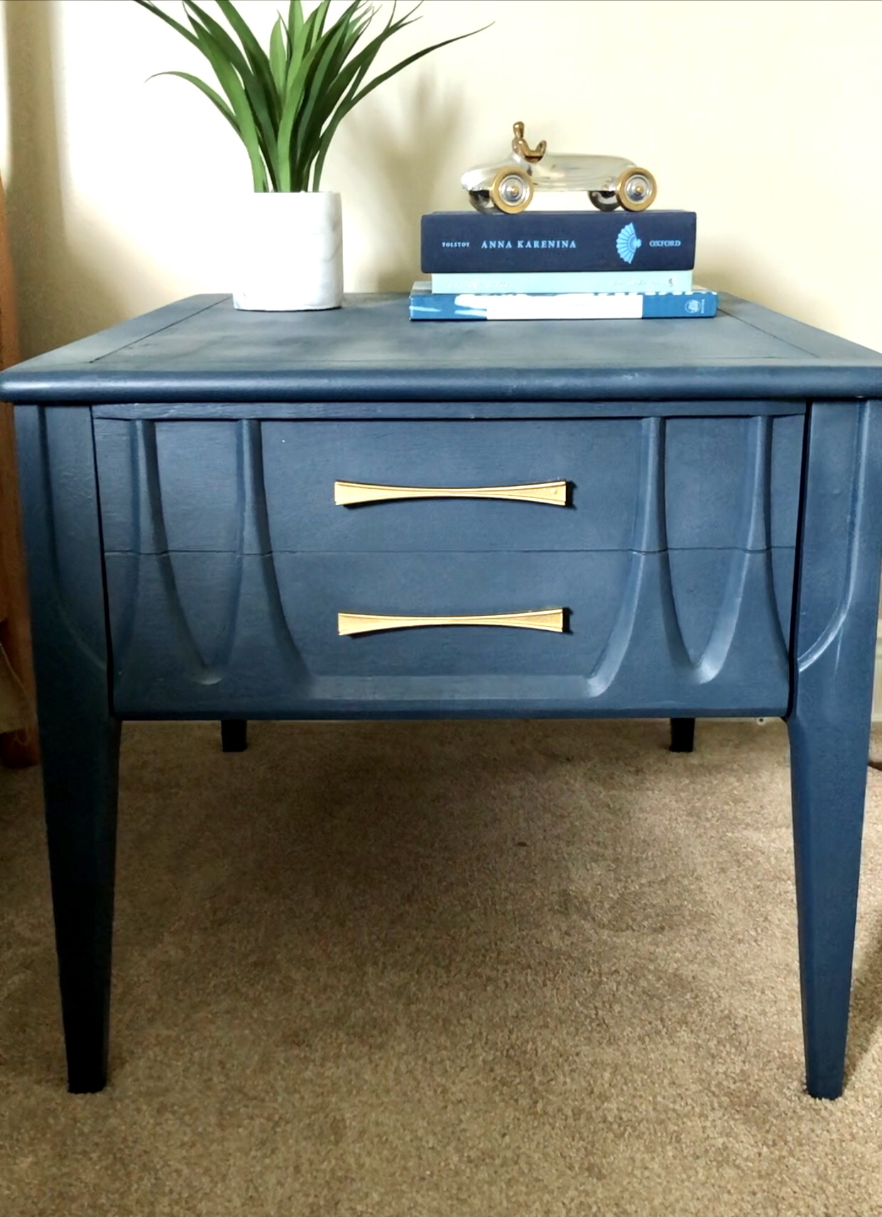 Retro End Table Makeover - the House house
